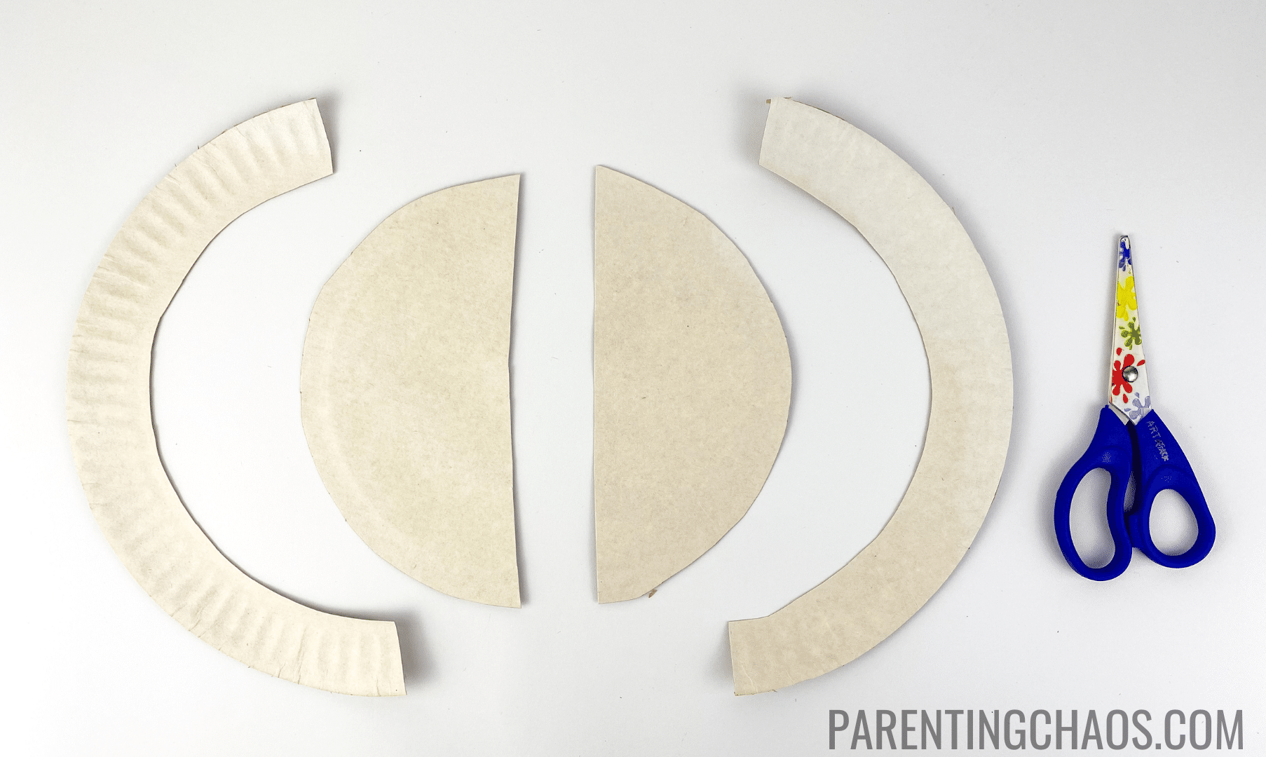 Red Fish Blue Fish Paper Plate Craft ⋆ Parenting Chaos